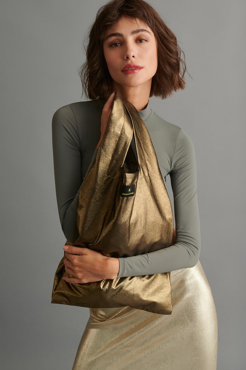 Η στραφταλιστή και γκλιτεράτη συλλογή της Always on Sunday (pics ...