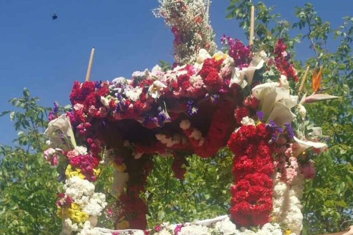 Αυτό είναι το χωριό όπου η περιφορά του Επιταφίου γίνεται το πρωί και ...