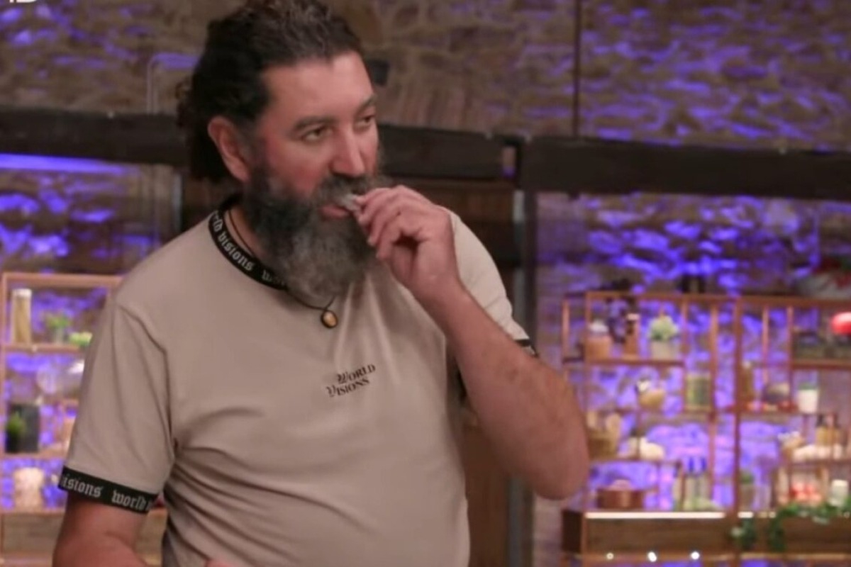 MasterChef: Σάλος με παίκτη που δοκίμασε το ψάρι και το έβαλε ξανά μέσα ...