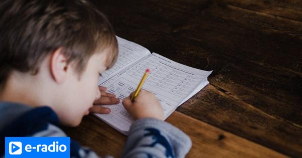 Τι μπορείτε να κάνετε αν το παιδί σας βαριέται το διάβασμα | E-Radio.gr ...