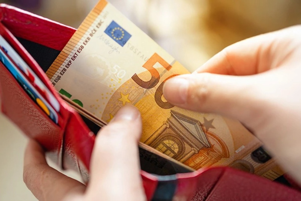 Πόσο και πότε αναμένεται να αυξηθεί ο κατώτατος μισθός - Akous. Νέα