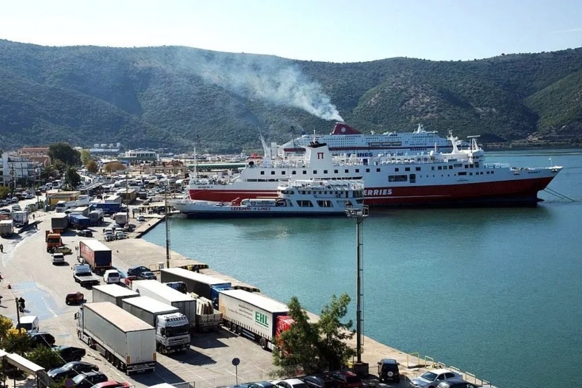 Ηγουμενίτσα: Συγκρούστηκαν πλοία στο λιμάνι (video) | E-Radio.gr Ειδήσεις